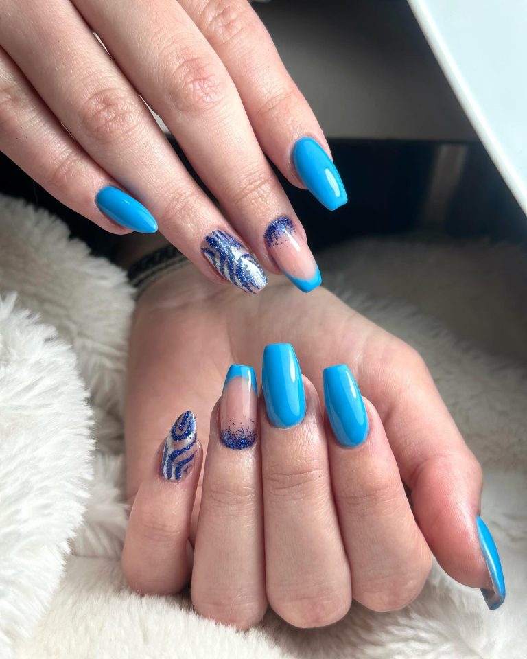 24 Hermosas Ideas De Diseños De Uñas Azules Para Este 2024!! - DECORAMANO